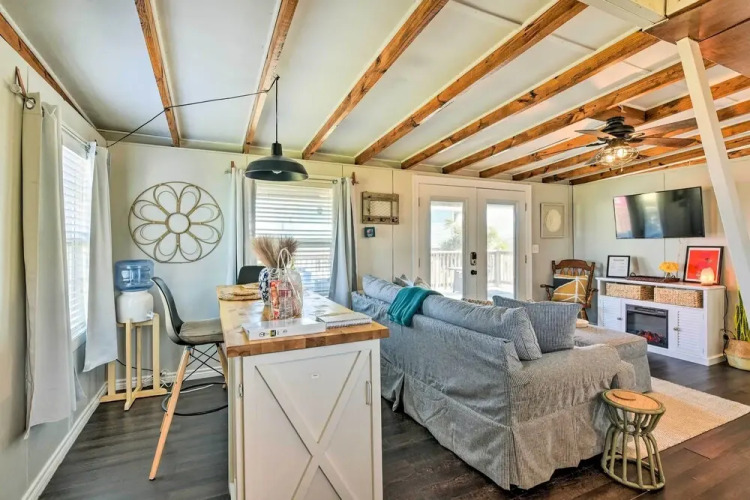 Coastal Cottage ~ Half Mi To Surfside Beach! - Freeport, TX