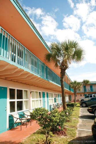 Beach House Inn - Port Orange, FL