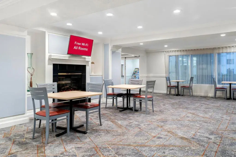Red Roof Inn Auburn Hills - Auburn Hills, MI