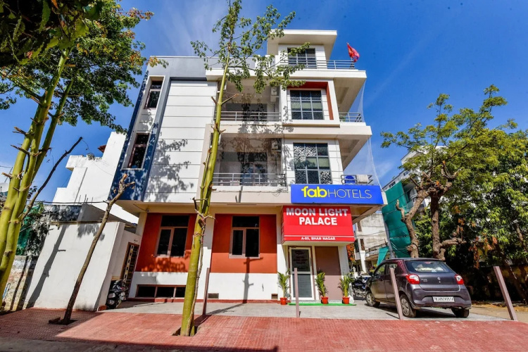 Fabhotel Moon Light Palace - Jaipur