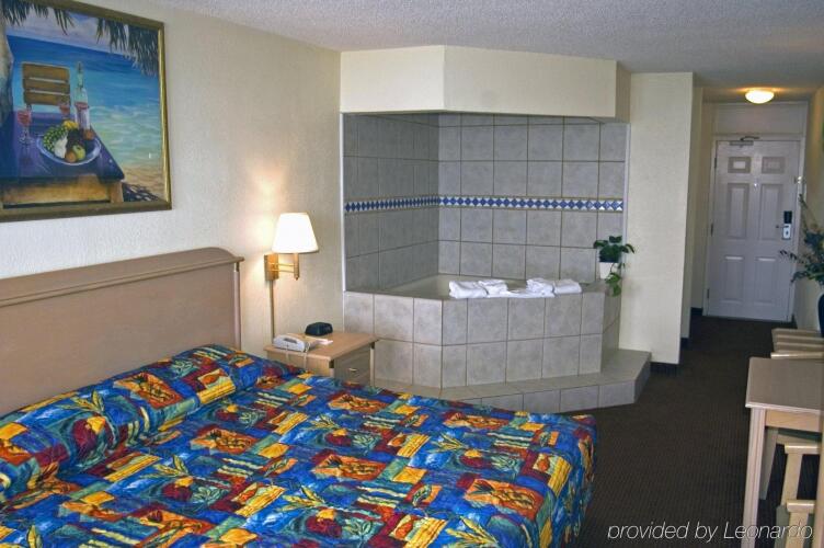 Comfort Inn & Suites Daytona Beach Oceanfront - Ormond Beach, FL