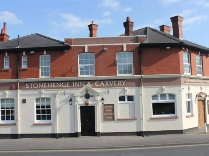 Stonehenge Inn & Shepherds Huts - Amesbury