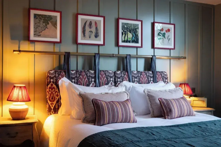 The Ragged Robin - Godalming