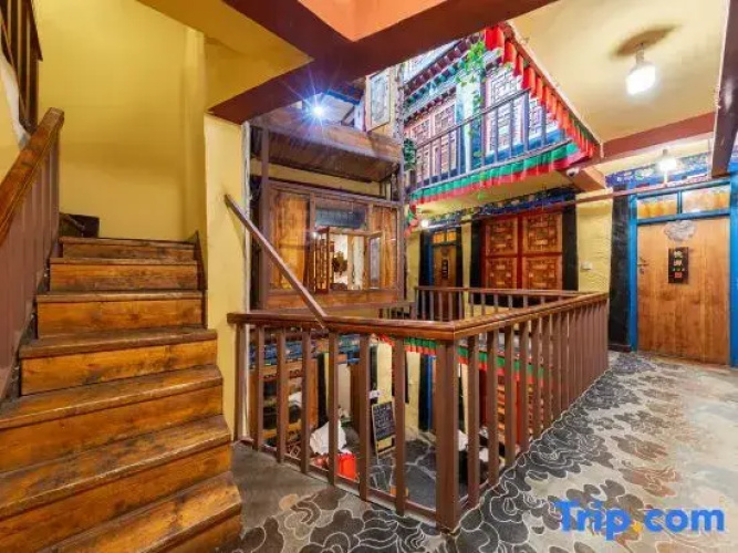 Tone · Chain · Poshtel (Lhasa Jokhang Temple Ancient City) - Lhasa