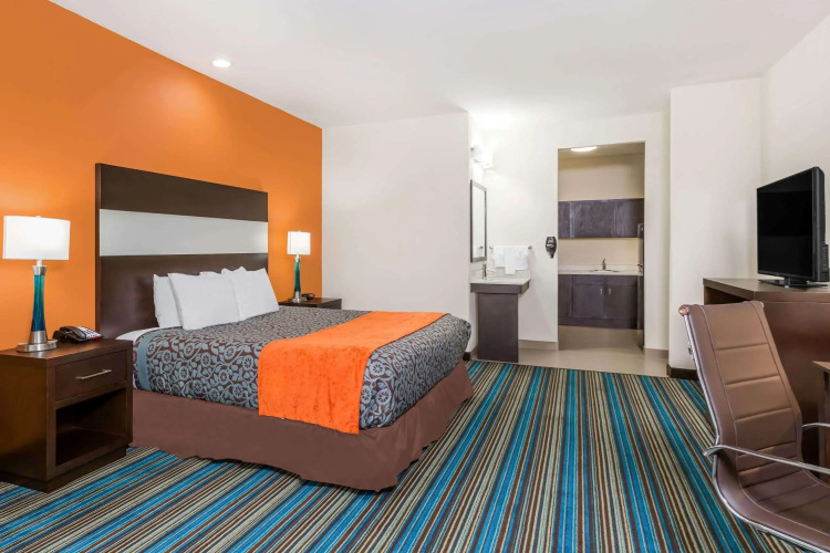 Days Inn & Suites By Wyndham Katy - Katy, TX