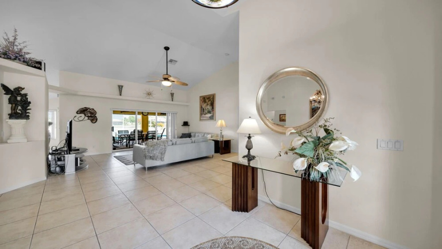 Casa De La Vista Pool Spa With Lakefront View - Fort Myers, FL