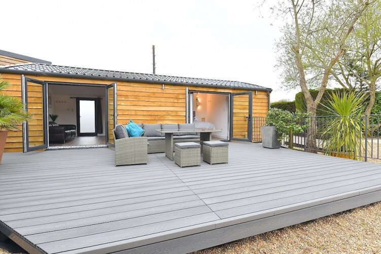 Cheerful 1bd Cottage With Parking Nr Guildford - Guildford