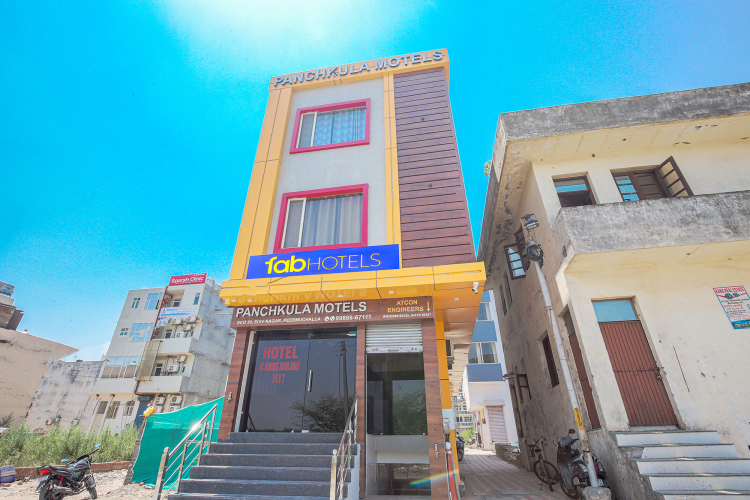 Fabescape Panchkula Motels - パンチクラ