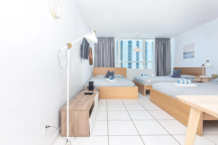Blue Ocean Apartments - Miami Beach, FL