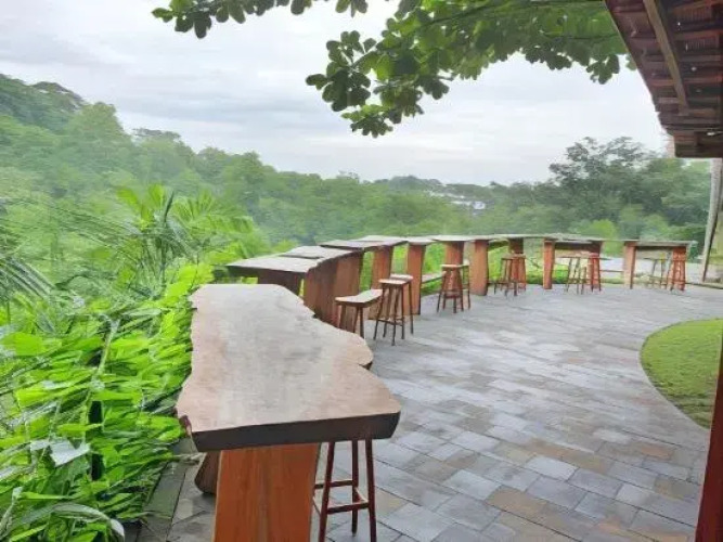 Oaktree Emerald Hotel Semarang - 三寶瓏