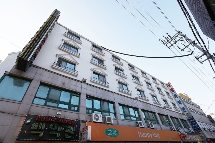 Whitehouse Motel - Seosan-si