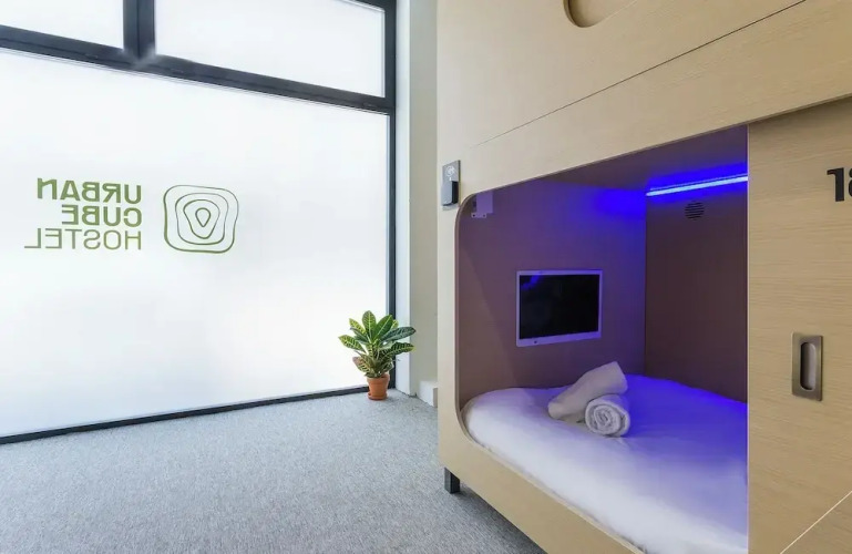 Urban Cube Hostel Granada - 