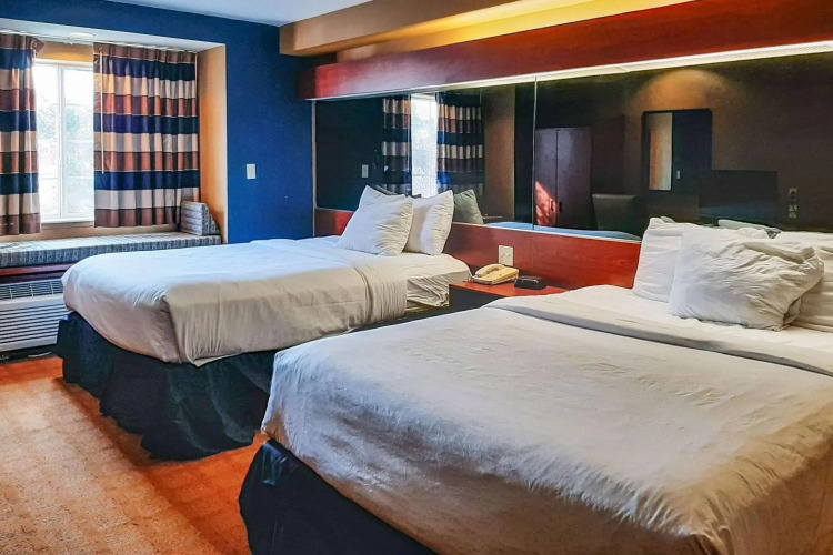 Starkville Inn & Suites - Starkville, MS