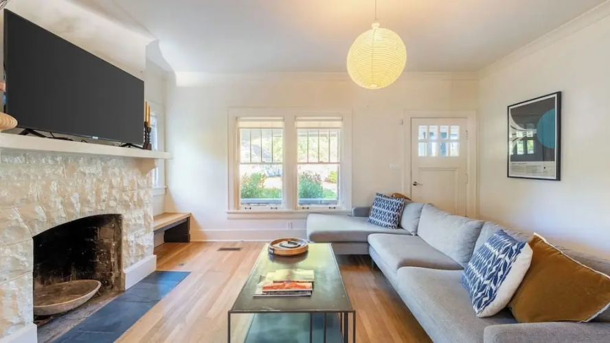 East Nashville Retreat W/ Fireplace, Backyard Firepit, Outdoor Dining & Minutes From Downtown Music, Food & Nightlife Chapel House By Avantstay - Nashville, TN