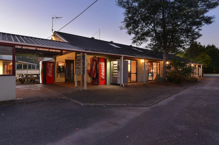 The Backyard Inn - Rotorua