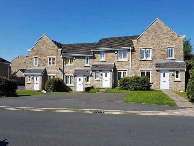 Burnley-4-bedroom House-sleeps 6-parking-clariturf - Burnley