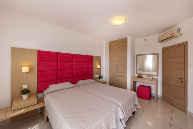 Papantonia Hotel Apartments - Паралимни