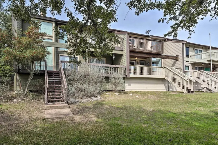 Lakefront Resort Living: Pool, Golf, Tennis & More - Lakeway, TX