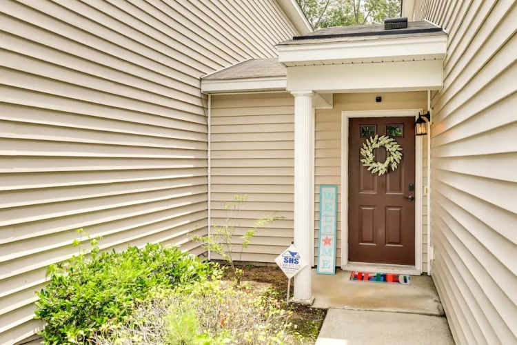 Charming North Charleston Townhome - Pets Welcome! - Summerville, SC