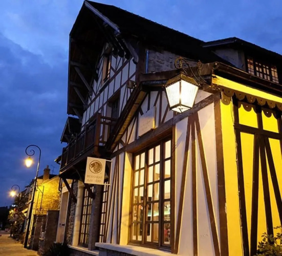 Besharat Gallery & Museum - Fontainebleau