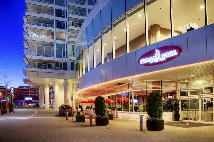 Pinnacle Hotel At The Pier - North Vancouver