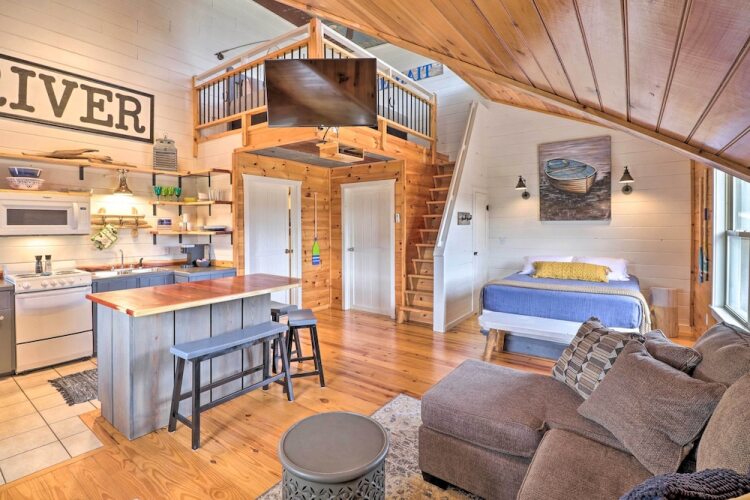 Updated Mtn View Studio W/ Loft - Near River! - 墨爾本