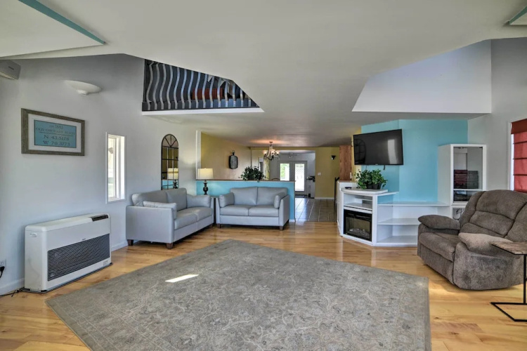 Sun-soaked Coastal Cottage W/ Deck + Walk To Beach - Old Orchard Beach