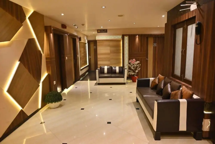 Hotel Royal Cottage - Kanpur