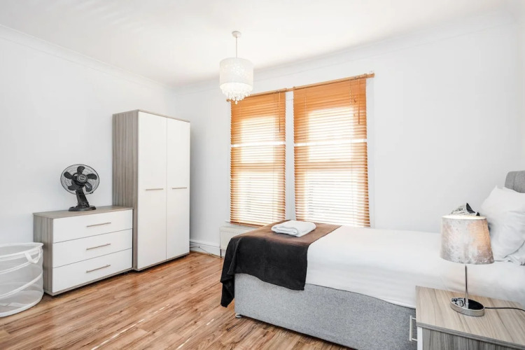 4 Bedroom House, Free Parking, Contractor's Haven - Chelmsford