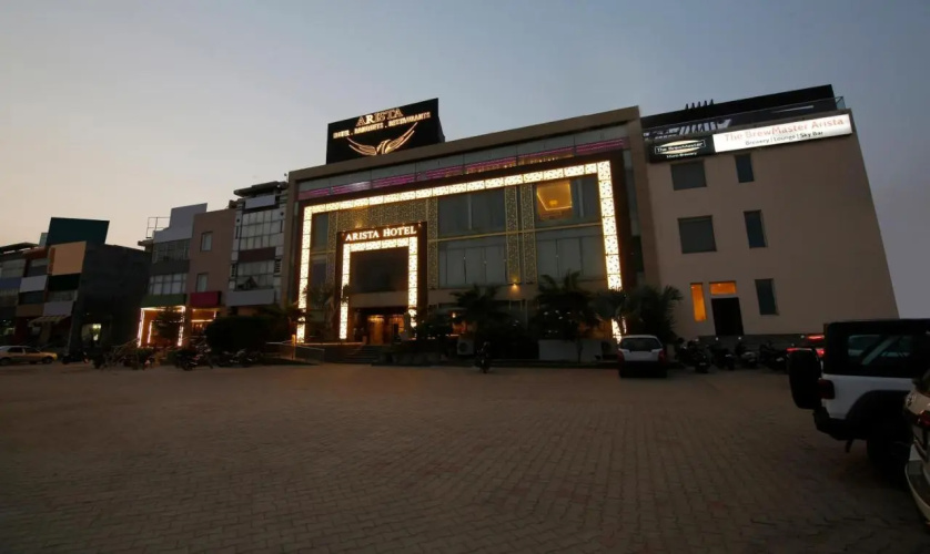 Treebo Premium Arista - Kharar