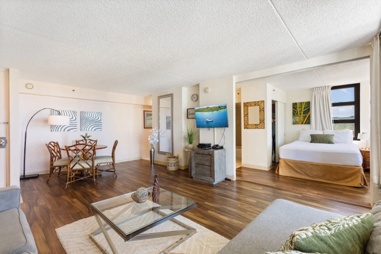 Beautifully Renovated 32nd Floor Deluxe Ocean View Waikiki Condo By Koko Resort Vacation Rentals - Honolulu