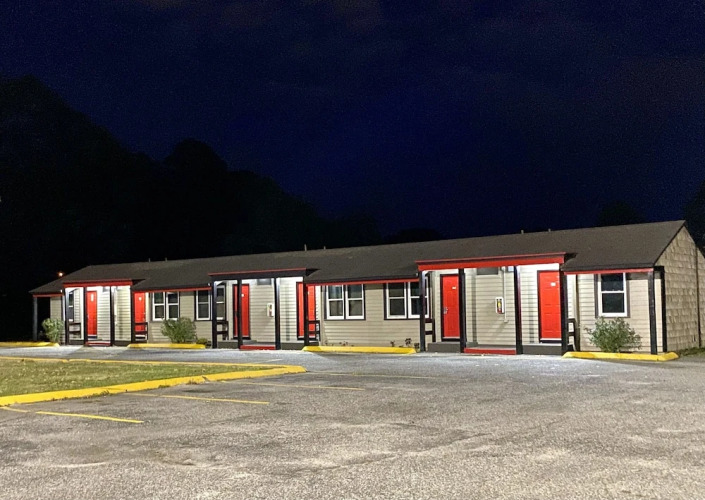 Whistling Pines - Daily & Extended Stay, Elizabeth City - 卡姆登