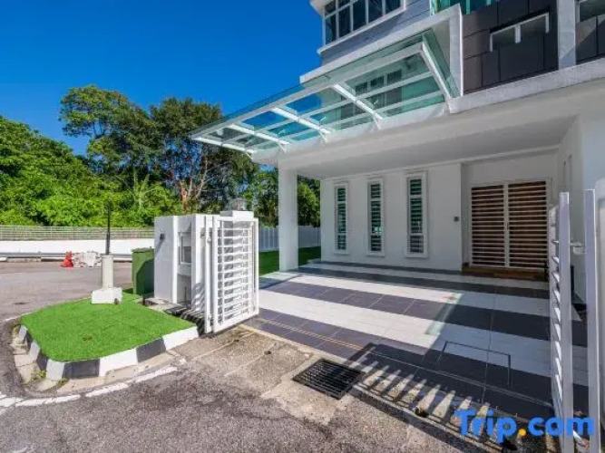 【La Ferringhi Villa】25 Pax/courtyard/backyard/bathtub/pool Table/mahjong/bbq Grill/3 Mins To Beach - Tanjung Bungah