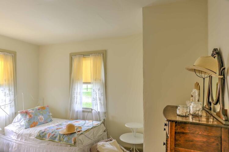 Historic Ottawa Lake House: Deck, Barn + 96 Acres! - Toledo, OH