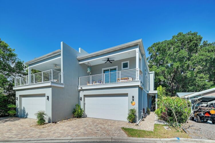 Airy Coastal Casa On Park 6mi To Honeymoon Isle - Dunedin, FL