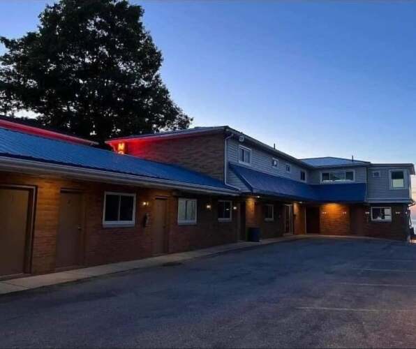 Pete's Lakefront Motel - Geneva-on-the-Lake, OH