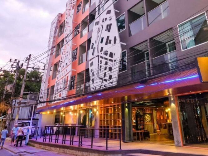 Mad Monkey Phuket - Patong Beach