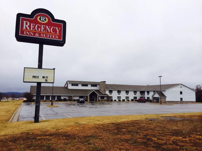 Regency Inn And Suites - Rocky Mountain, OK