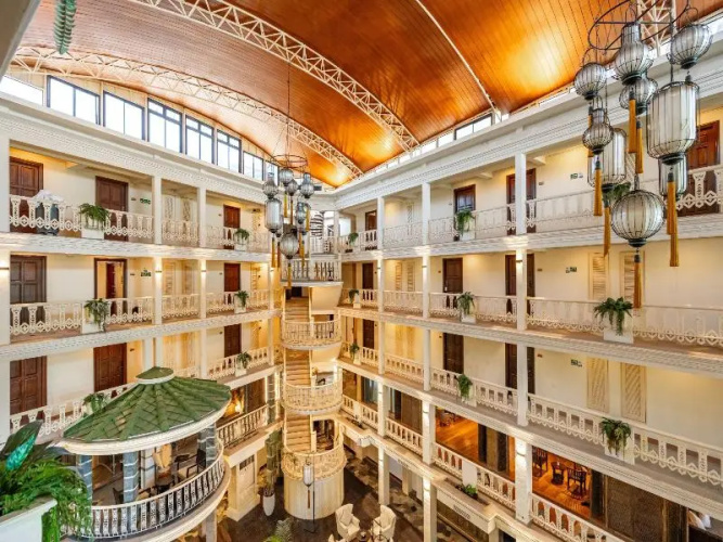 The Taksim Royal Beachfront Resort - Pa Tong