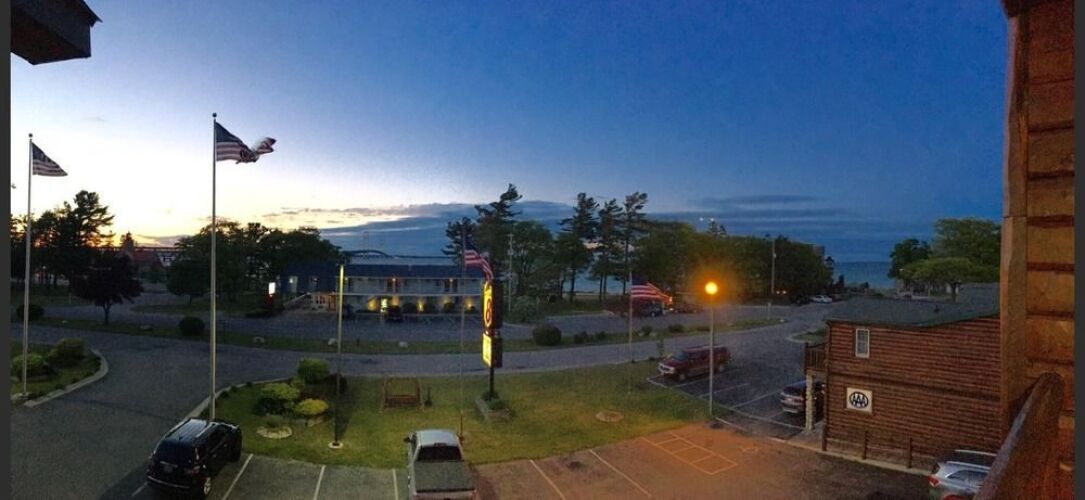 Super 8 Mackinaw City/bridgeview Area - Mackinaw City, MI
