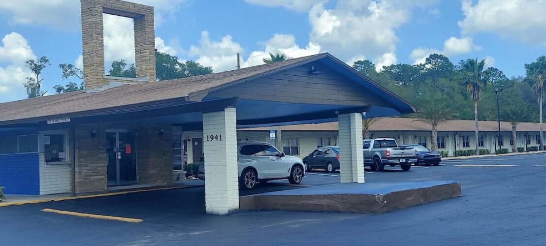 Hotel Blue - DeLand, FL