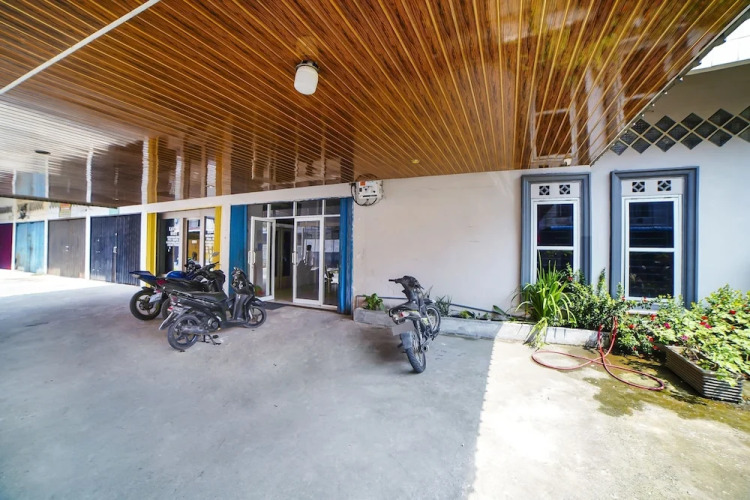Oyo 91224 Brayan Guest House - メダン