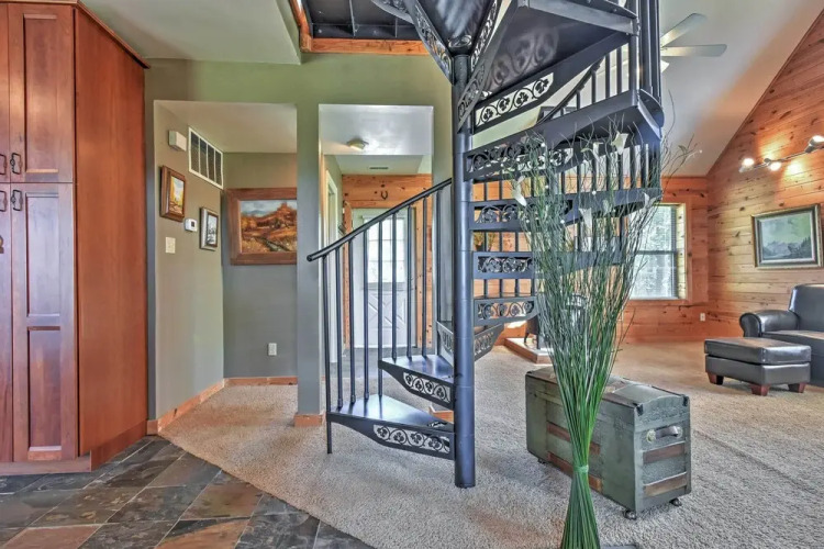 Hillside Cabin On 43 Acres W/ Private Lake & View! - Defiance Ridge Vineyards, Defiance