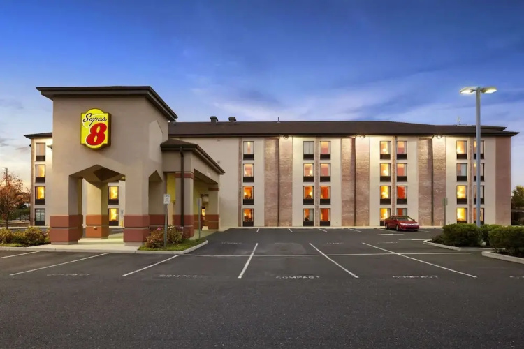 Super 8 Mount Laurel - Mount Laurel, NJ