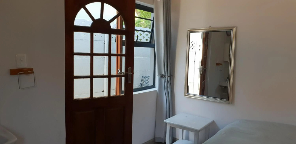 Emmaus Single Room - Bloemfontein
