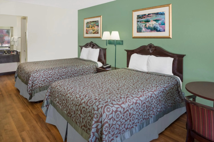 Travelodge By Wyndham Fort Myers North - Florida