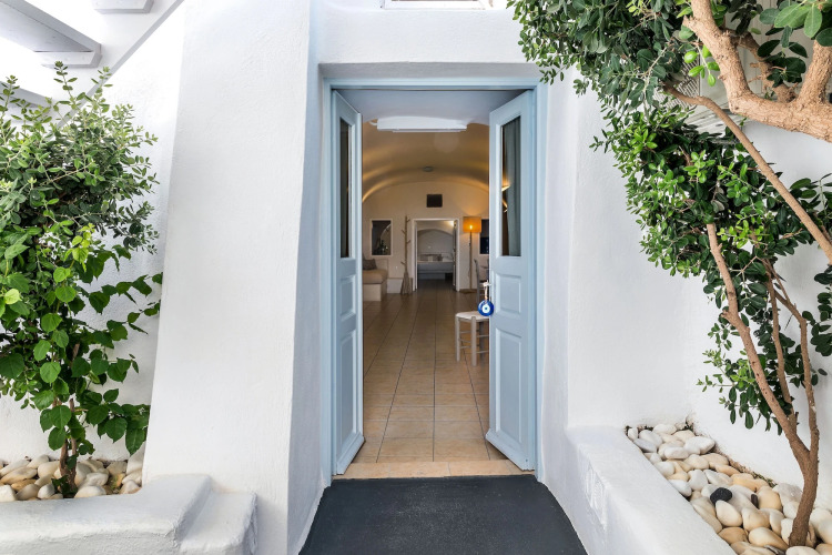 Blue Dolphins Apartments & Suites - Santorini