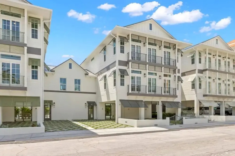 Onyx House At The Gemma - Dunedin, FL