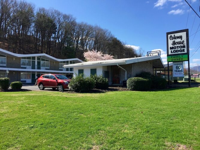 Colony House Motor Lodge - Roanoke, VA
