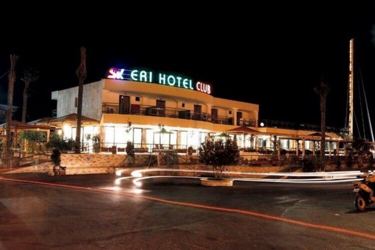 Eri Beach Hotel - Koutouloufari